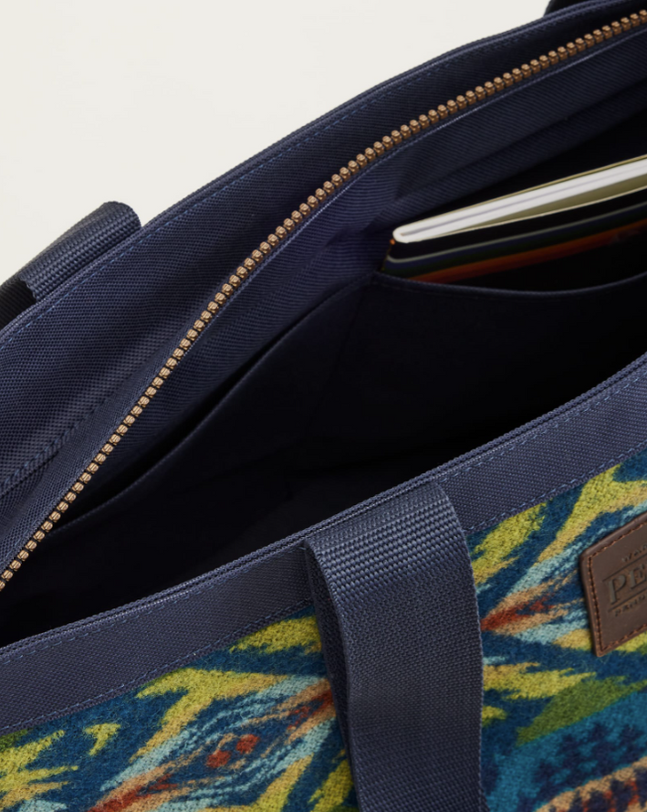 Pendleton Zip Tote — Crane's Country Store